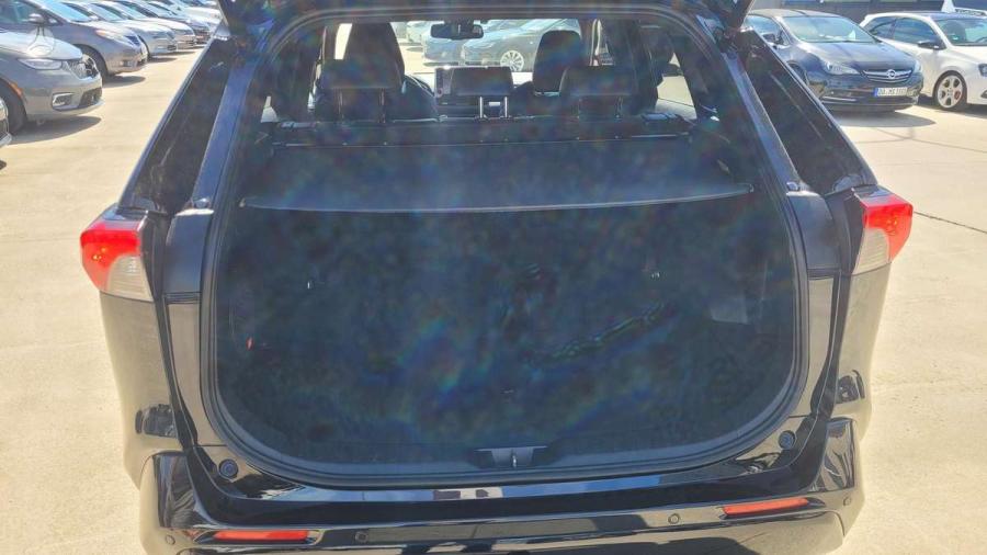 Black Toyota RAV4 2020 in Siauliai, with an engine capacity of 2.49 L and mileage of 176 thousand km for 25600 €, photo 16 on AUTOMOTO.COM.LV