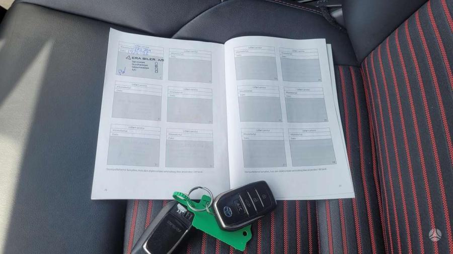 Black Toyota RAV4 2020 in Siauliai, with an engine capacity of 2.49 L and mileage of 176 thousand km for 25600 €, photo 29 on AUTOMOTO.COM.LV