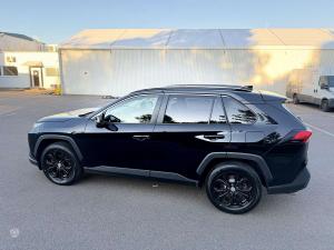 Black Toyota RAV4 2020 in Vilnius, with an engine capacity of 2.49 L and mileage of 149 thousand km for 25900 €, photo 11 on AUTOMOTO.COM.LV