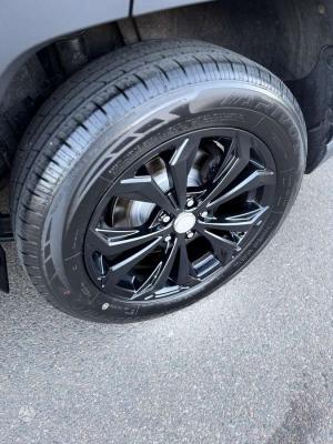 Black Toyota RAV4 2020 in Vilnius, with an engine capacity of 2.49 L and mileage of 149 thousand km for 25900 €, photo 13 on AUTOMOTO.COM.LV