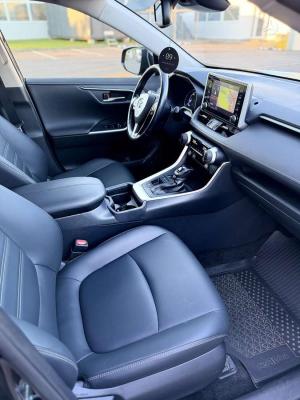 Black Toyota RAV4 2020 in Vilnius, with an engine capacity of 2.49 L and mileage of 149 thousand km for 25900 €, photo 18 on AUTOMOTO.COM.LV
