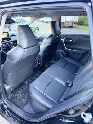 Black Toyota RAV4 2020 in Vilnius, with an engine capacity of 2.49 L and mileage of 149 thousand km for 25900 €, photo 19 on AUTOMOTO.COM.LV