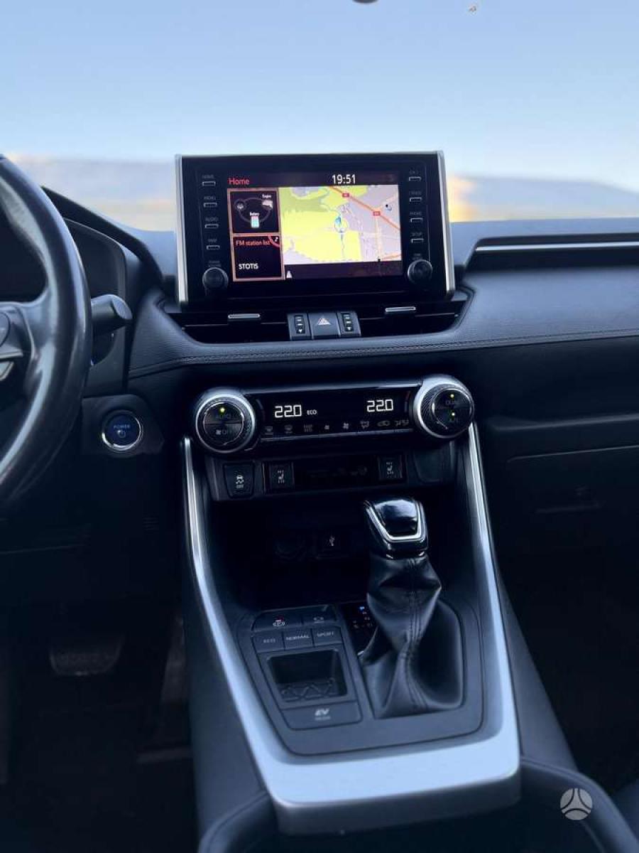 Black Toyota RAV4 2020 in Vilnius, with an engine capacity of 2.49 L and mileage of 149 thousand km for 25900 €, photo 21 on AUTOMOTO.COM.LV