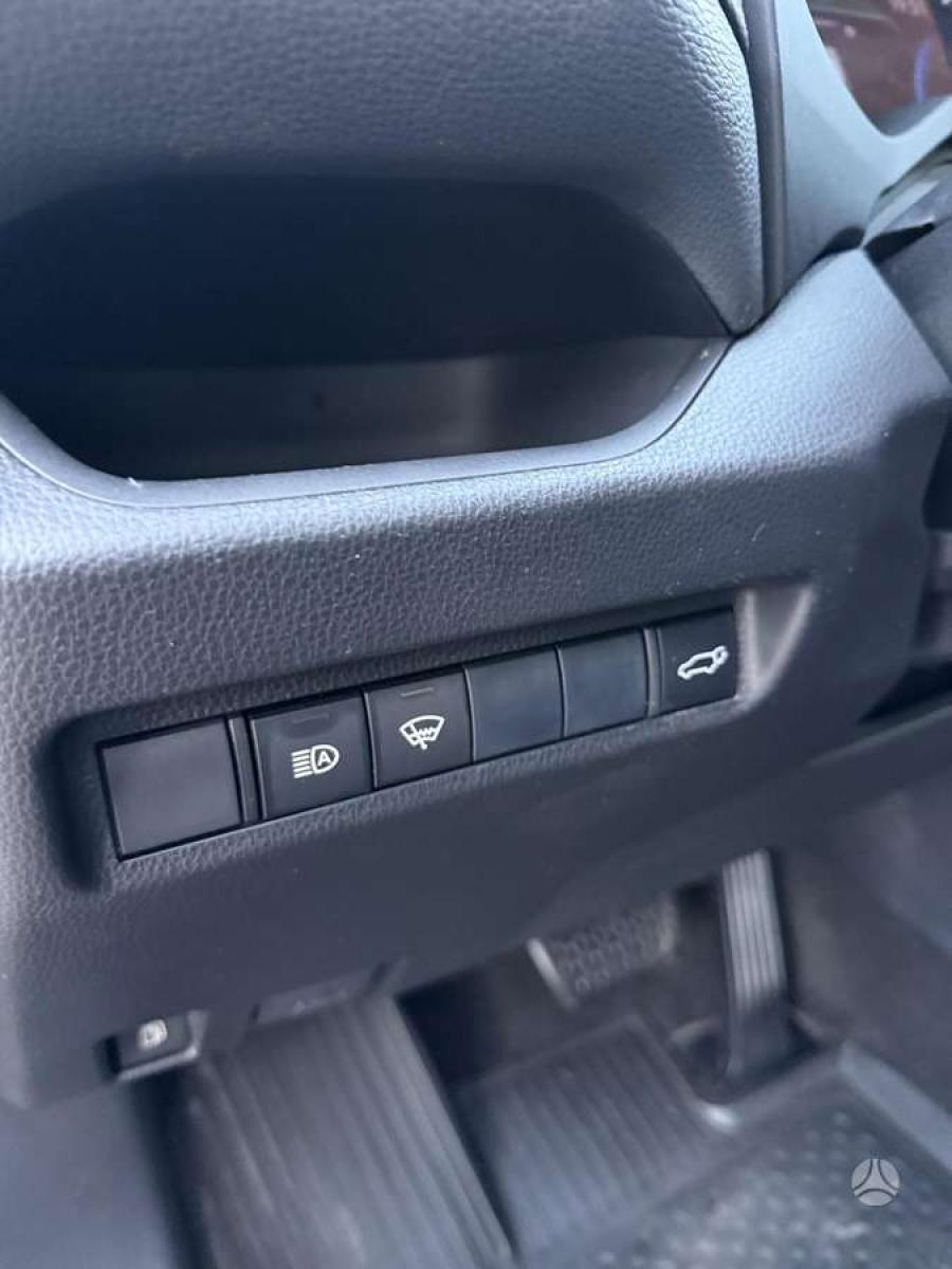Black Toyota RAV4 2020 in Vilnius, with an engine capacity of 2.49 L and mileage of 149 thousand km for 25900 €, photo 23 on AUTOMOTO.COM.LV