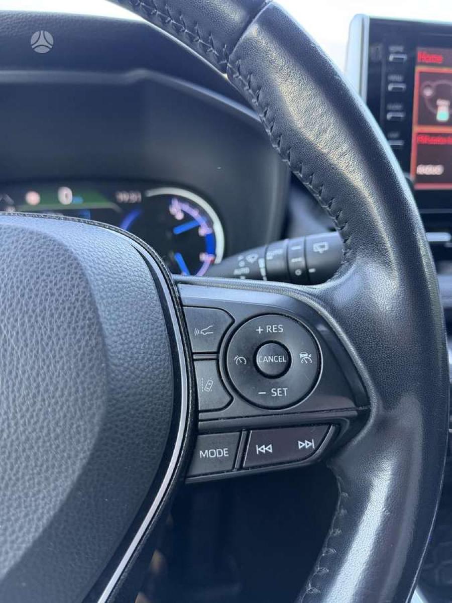 Black Toyota RAV4 2020 in Vilnius, with an engine capacity of 2.49 L and mileage of 149 thousand km for 25900 €, photo 24 on AUTOMOTO.COM.LV