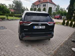 Melns Toyota RAV4 2020 Alīta, ar dzinēja tilpumu 2.49 L un nobraukumu 88 tūkst. km par 27490 €, foto 3 vietnē AUTOMOTO.COM.LV