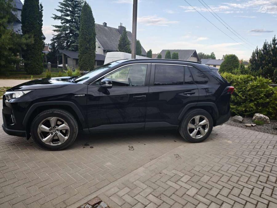 Melns Toyota RAV4 2020 Alīta, ar dzinēja tilpumu 2.49 L un nobraukumu 88 tūkst. km par 27490 €, foto 5 vietnē AUTOMOTO.COM.LV