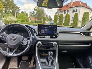 Melns Toyota RAV4 2020 Alīta, ar dzinēja tilpumu 2.49 L un nobraukumu 88 tūkst. km par 27490 €, foto 6 vietnē AUTOMOTO.COM.LV