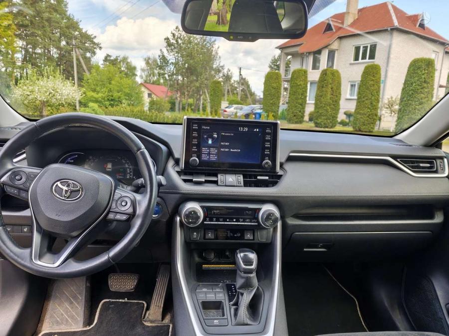 Melns Toyota RAV4 2020 Alīta, ar dzinēja tilpumu 2.49 L un nobraukumu 88 tūkst. km par 27490 €, foto 6 vietnē AUTOMOTO.COM.LV