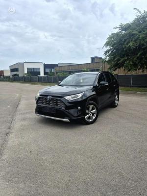 Melns Toyota RAV4 2020 Šauļi, ar dzinēja tilpumu 2.49 L un nobraukumu 350 tūkst. km par 17500 €, foto  vietnē AUTOMOTO.COM.LV
