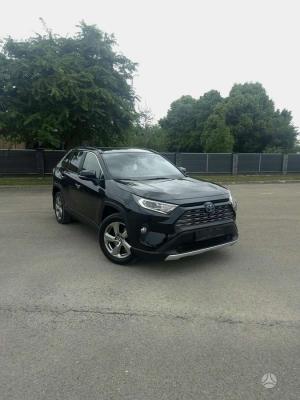 Black Toyota RAV4 2020 in Siauliai, with an engine capacity of 2.49 L and mileage of 350 thousand km for 17500 €, photo 3 on AUTOMOTO.COM.LV