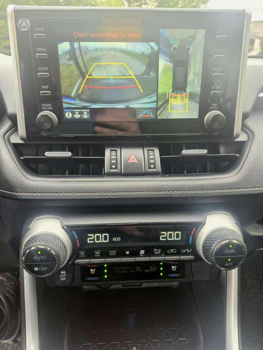 Black Toyota RAV4 2020 in Siauliai, with an engine capacity of 2.49 L and mileage of 350 thousand km for 17500 €, photo 10 on AUTOMOTO.COM.LV