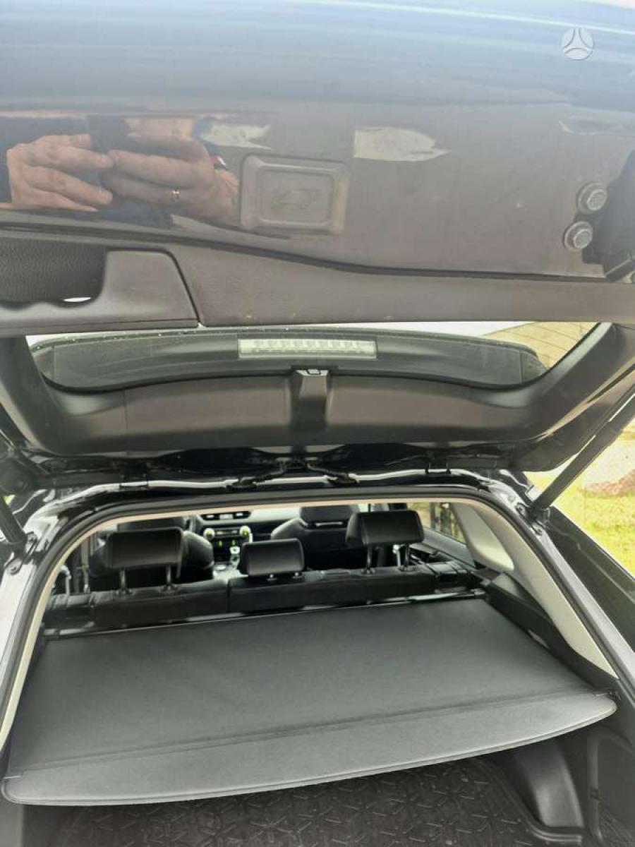 Black Toyota RAV4 2020 in Siauliai, with an engine capacity of 2.49 L and mileage of 350 thousand km for 17500 €, photo 13 on AUTOMOTO.COM.LV