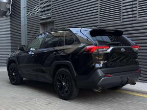 Melns Toyota RAV4 2020 Viļņa, ar dzinēja tilpumu 2.49 L un nobraukumu 151 tūkst. km par 25500 €, foto 3 vietnē AUTOMOTO.COM.LV
