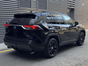 Melns Toyota RAV4 2020 Viļņa, ar dzinēja tilpumu 2.49 L un nobraukumu 151 tūkst. km par 25500 €, foto 5 vietnē AUTOMOTO.COM.LV
