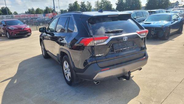 Black Toyota RAV4 2020 in Siauliai, with an engine capacity of 2.49 L and mileage of 266 thousand km for 18900 €, photo 5 on AUTOMOTO.COM.LV