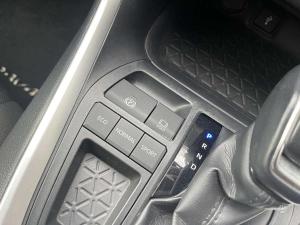 Melns Toyota RAV4 2020 Rīga, ar dzinēja tilpumu 1.99 L un nobraukumu 76 tūkst. km par 23900 €, foto 21 vietnē AUTOMOTO.COM.LV