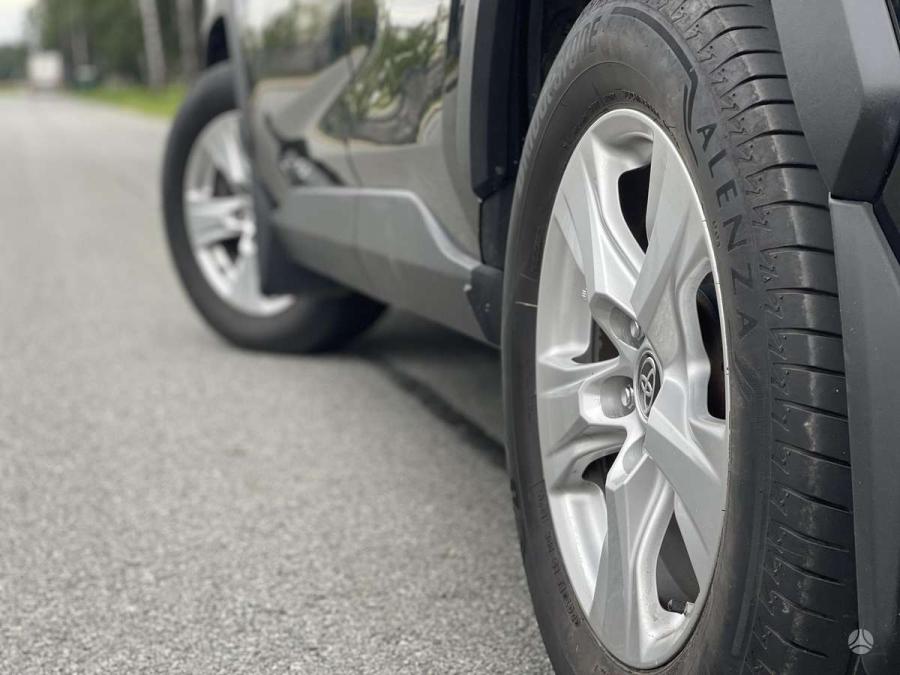 Melns Toyota RAV4 2020 Rīga, ar dzinēja tilpumu 1.99 L un nobraukumu 76 tūkst. km par 23900 €, foto 25 vietnē AUTOMOTO.COM.LV