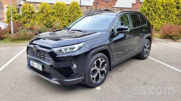 Black Toyota RAV4 2020 in Rezekne, with an engine capacity of 2.00 L and mileage of 77 thousand km for 27500 €, photo 1 on AUTOMOTO.COM.LV