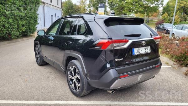 Black Toyota RAV4 2020 in Rezekne, with an engine capacity of 2.00 L and mileage of 77 thousand km for 27500 €, photo 3 on AUTOMOTO.COM.LV