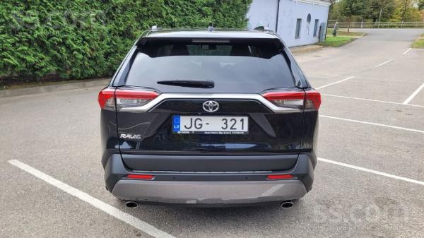 Black Toyota RAV4 2020 in Rezekne, with an engine capacity of 2.00 L and mileage of 77 thousand km for 27500 €, photo 4 on AUTOMOTO.COM.LV