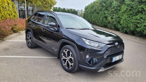 Black Toyota RAV4 2020 in Rezekne, with an engine capacity of 2.00 L and mileage of 77 thousand km for 27500 €, photo 6 on AUTOMOTO.COM.LV