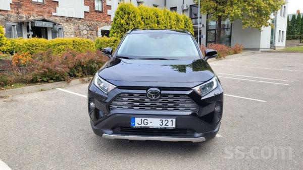 Black Toyota RAV4 2020 in Rezekne, with an engine capacity of 2.00 L and mileage of 77 thousand km for 27500 €, photo 7 on AUTOMOTO.COM.LV