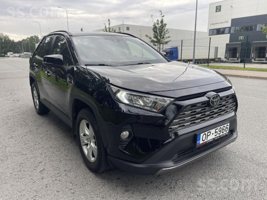 Melns Toyota RAV4 2020 Rīga, ar dzinēja tilpumu 2.00 L un nobraukumu 76 tūkst. km par 23900 €, foto 3 vietnē AUTOMOTO.COM.LV