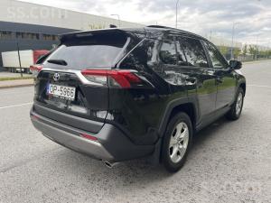 Melns Toyota RAV4 2020 Rīga, ar dzinēja tilpumu 2.00 L un nobraukumu 76 tūkst. km par 23900 €, foto 7 vietnē AUTOMOTO.COM.LV