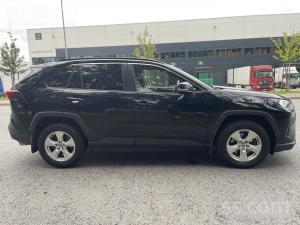 Melns Toyota RAV4 2020 Rīga, ar dzinēja tilpumu 2.00 L un nobraukumu 76 tūkst. km par 23900 €, foto 8 vietnē AUTOMOTO.COM.LV