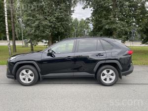 Melns Toyota RAV4 2020 Rīga, ar dzinēja tilpumu 2.00 L un nobraukumu 76 tūkst. km par 23900 €, foto 9 vietnē AUTOMOTO.COM.LV