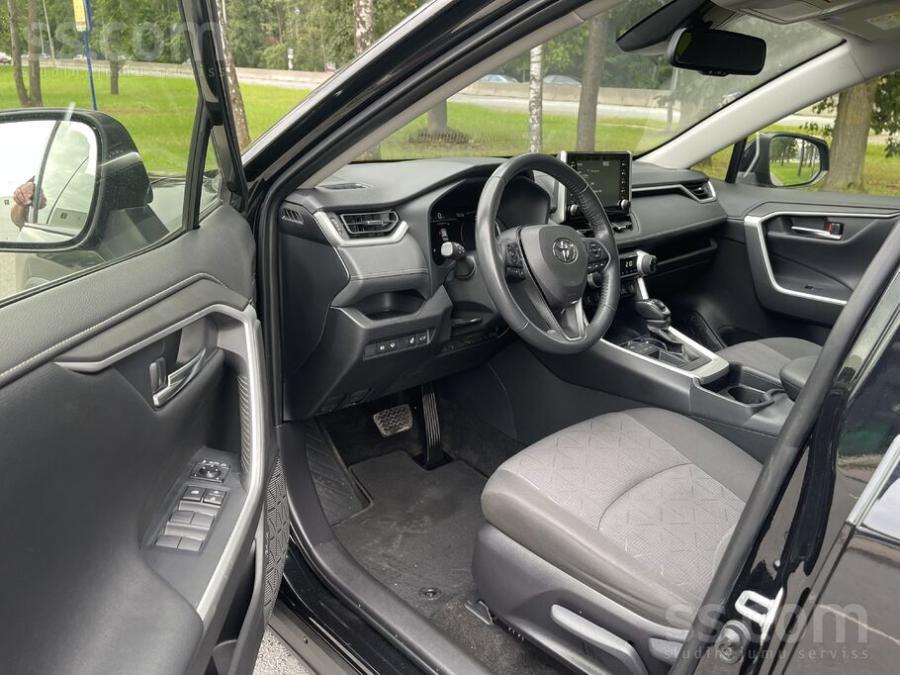 Melns Toyota RAV4 2020 Rīga, ar dzinēja tilpumu 2.00 L un nobraukumu 76 tūkst. km par 23900 €, foto 14 vietnē AUTOMOTO.COM.LV