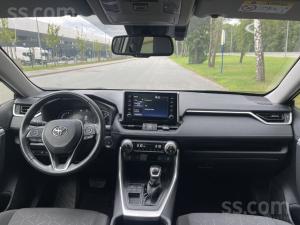 Melns Toyota RAV4 2020 Rīga, ar dzinēja tilpumu 2.00 L un nobraukumu 76 tūkst. km par 23900 €, foto 15 vietnē AUTOMOTO.COM.LV