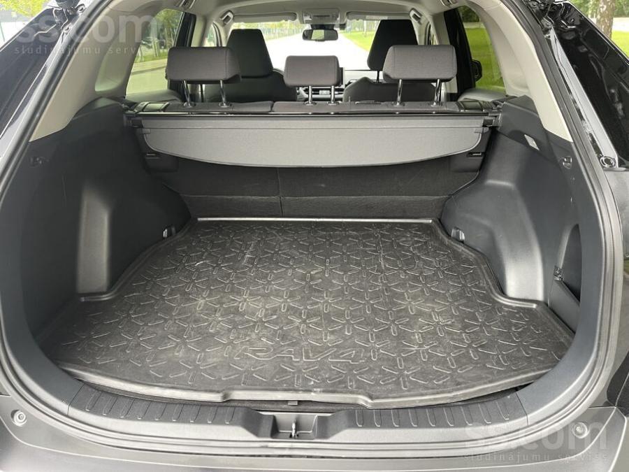 Melns Toyota RAV4 2020 Rīga, ar dzinēja tilpumu 2.00 L un nobraukumu 76 tūkst. km par 23900 €, foto 22 vietnē AUTOMOTO.COM.LV
