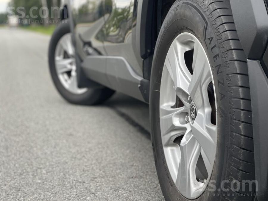 Melns Toyota RAV4 2020 Rīga, ar dzinēja tilpumu 2.00 L un nobraukumu 76 tūkst. km par 23900 €, foto 25 vietnē AUTOMOTO.COM.LV
