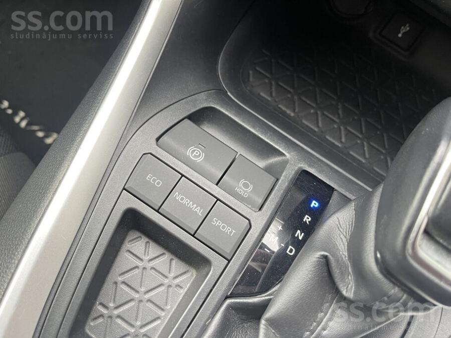 Melns Toyota RAV4 2020 Rīga, ar dzinēja tilpumu 2.00 L un nobraukumu 76 tūkst. km par 23900 €, foto 27 vietnē AUTOMOTO.COM.LV