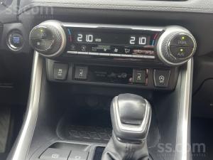 Melns Toyota RAV4 2020 Rīga, ar dzinēja tilpumu 2.00 L un nobraukumu 76 tūkst. km par 23900 €, foto 28 vietnē AUTOMOTO.COM.LV