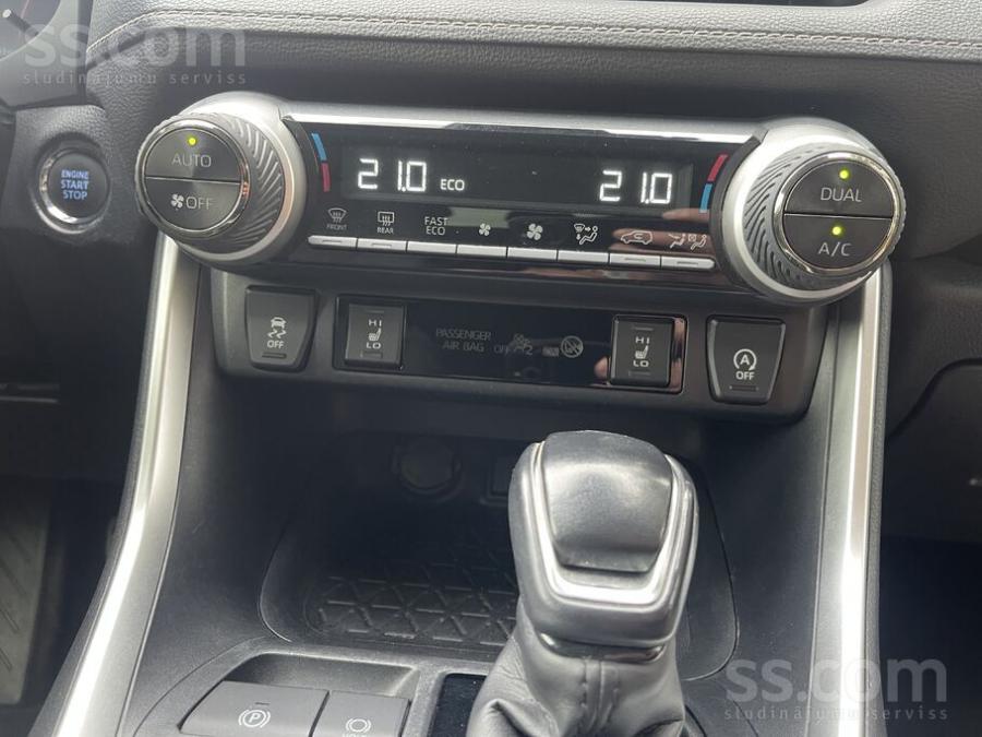 Melns Toyota RAV4 2020 Rīga, ar dzinēja tilpumu 2.00 L un nobraukumu 76 tūkst. km par 23900 €, foto 28 vietnē AUTOMOTO.COM.LV