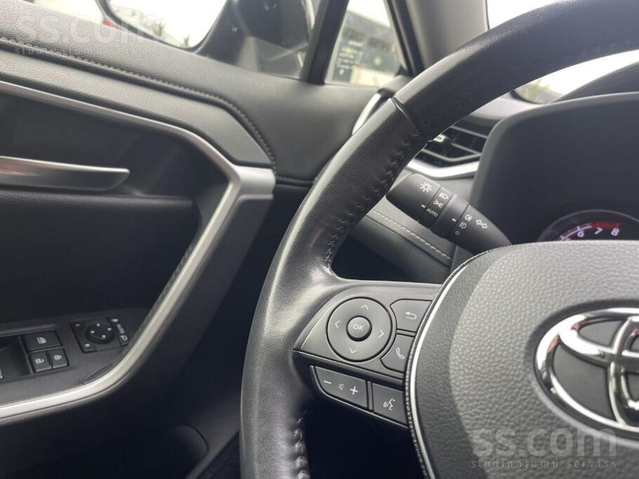 Melns Toyota RAV4 2020 Rīga, ar dzinēja tilpumu 2.00 L un nobraukumu 76 tūkst. km par 23900 €, foto 29 vietnē AUTOMOTO.COM.LV