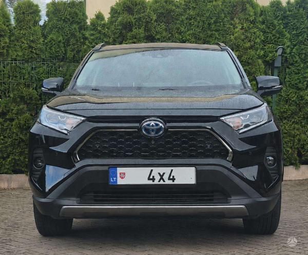 Black Toyota RAV4 2020 in Kedainiai, with an engine capacity of 2.49 L and mileage of 37 thousand km for 26900 €, photo 2 on AUTOMOTO.COM.LV