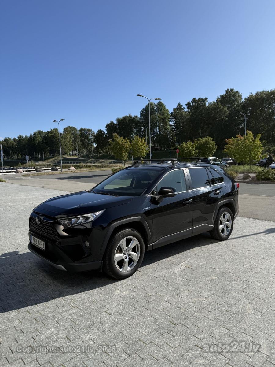 Melns Toyota RAV4 2020 Tallina, ar dzinēja tilpumu 2.50 L un nobraukumu 107 tūkst. km par 26400 €, foto 1 vietnē AUTOMOTO.COM.LV