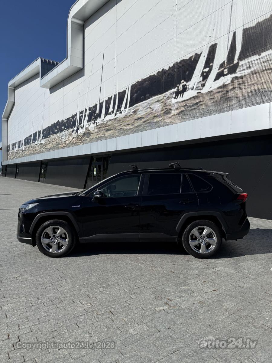 Melns Toyota RAV4 2020 Tallina, ar dzinēja tilpumu 2.50 L un nobraukumu 107 tūkst. km par 26400 €, foto 3 vietnē AUTOMOTO.COM.LV