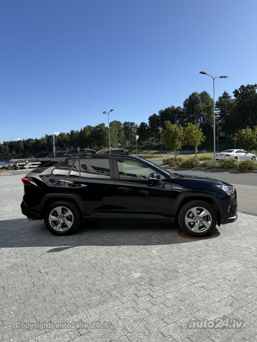 Melns Toyota RAV4 2020 Tallina, ar dzinēja tilpumu 2.50 L un nobraukumu 107 tūkst. km par 26400 €, foto 4 vietnē AUTOMOTO.COM.LV