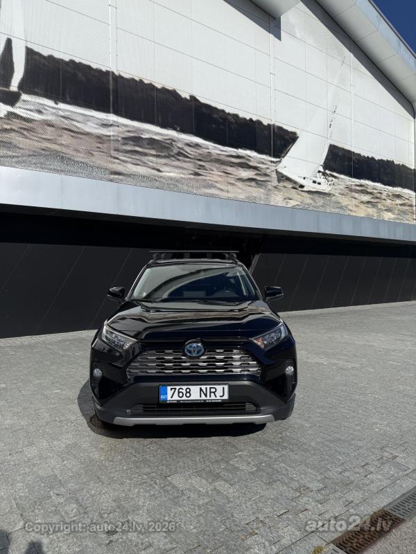 Black Toyota RAV4 2020 in Tallinn, with an engine capacity of 2.50 L and mileage of 107 thousand km for 26400 €, photo 6 on AUTOMOTO.COM.LV