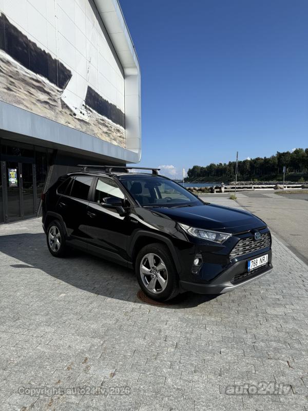 Black Toyota RAV4 2020 in Tallinn, with an engine capacity of 2.50 L and mileage of 107 thousand km for 26400 €, photo 9 on AUTOMOTO.COM.LV