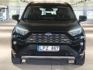 Black Toyota RAV4 2020 in Vilnius, with an engine capacity of 2.50 L and mileage of 171 thousand km for 25000 €, photo 3 on AUTOMOTO.COM.LV