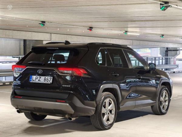 Тойота РАВ 4 2020 в Вильнюс на AUTOMOTO.COM.LV Черный Тойота РАВ 4 2020 в Вильнюс, объемом двигателя 2.50 л и пробегом 171 тыс. км за 25000 €, фото 6 на AUTOMOTO.COM.LV