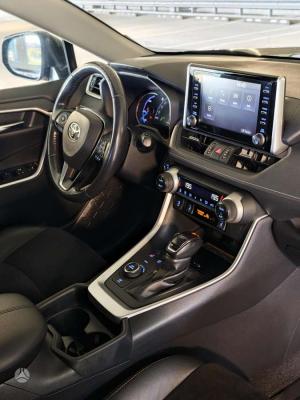 Black Toyota RAV4 2020 in Vilnius, with an engine capacity of 2.50 L and mileage of 171 thousand km for 25000 €, photo 13 on AUTOMOTO.COM.LV