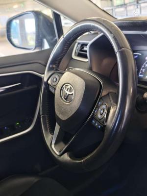 Black Toyota RAV4 2020 in Vilnius, with an engine capacity of 2.50 L and mileage of 171 thousand km for 25000 €, photo 14 on AUTOMOTO.COM.LV