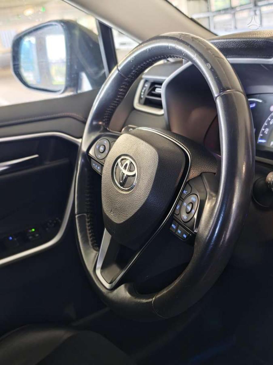 Black Toyota RAV4 2020 in Vilnius, with an engine capacity of 2.50 L and mileage of 171 thousand km for 25000 €, photo 14 on AUTOMOTO.COM.LV